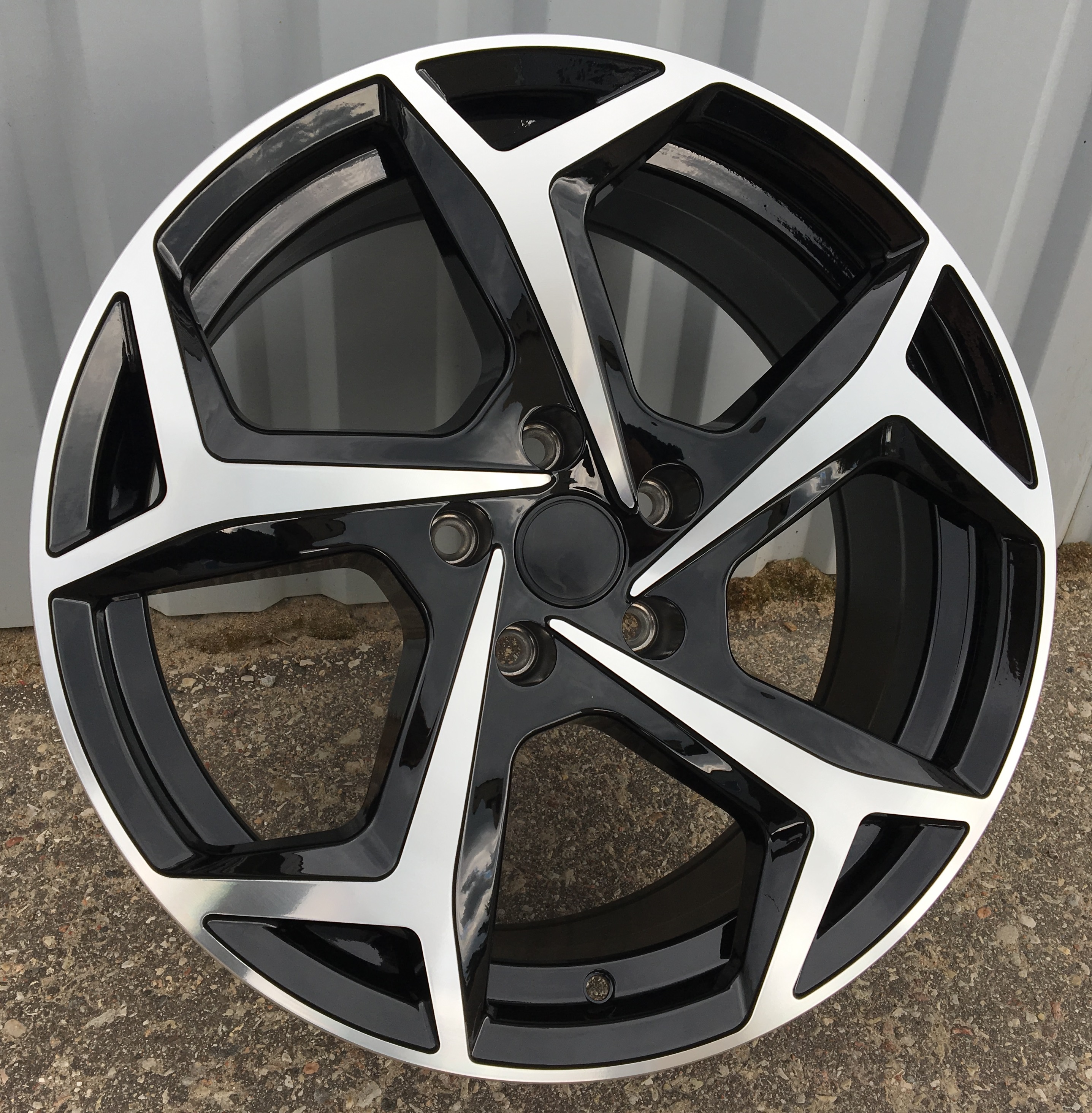 TURBO ALUFELNI 17 5x100 SKODA FABIA RAPID VW POLO GOLF ET45 Alu felni eu turbo-alufelni-17-5x100-skoda-fabia-rapid-vw-polo-golf-et45-alu-felni-eu