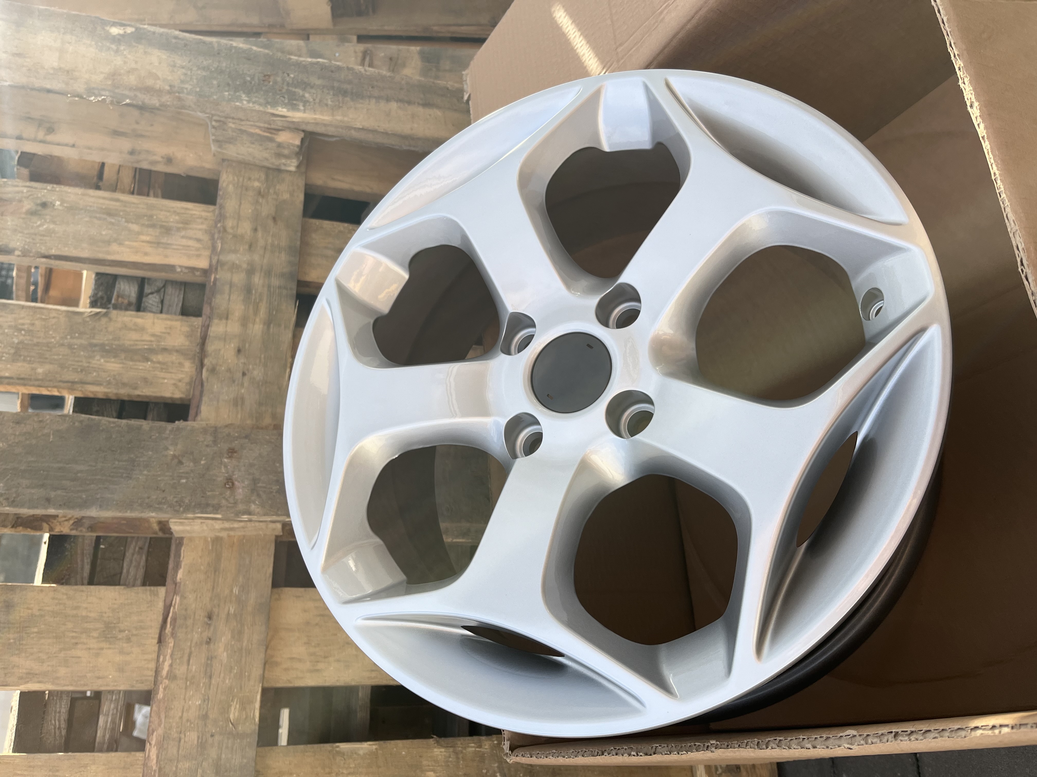 332-01 4X108 FORD FIESTA TOURNEO COURIER ET35. | Alu-felni.eu